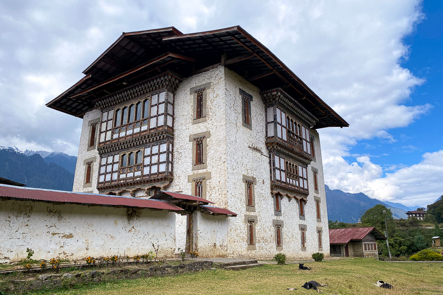 jigme-namyel_naktshang_house_BIG.jpg