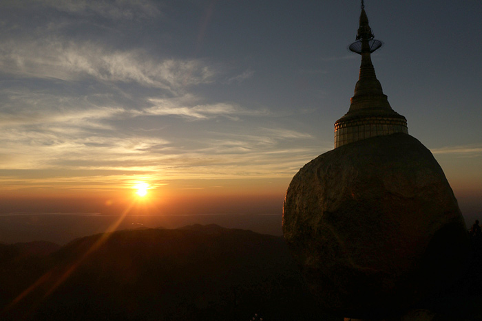 Kyaiktiyo Pagoda, Kyaikto, Myanmar