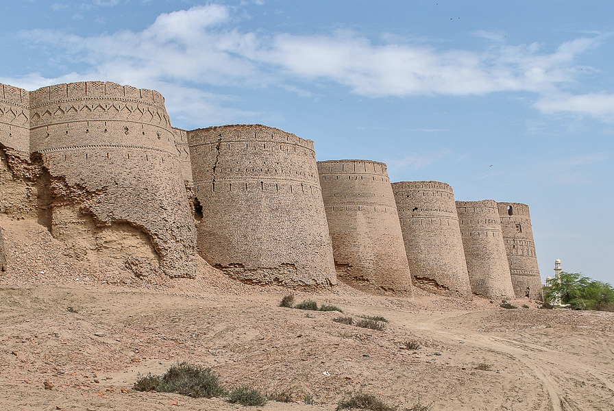 Derawar Fort Architecture, History, Photos (Cholistan)