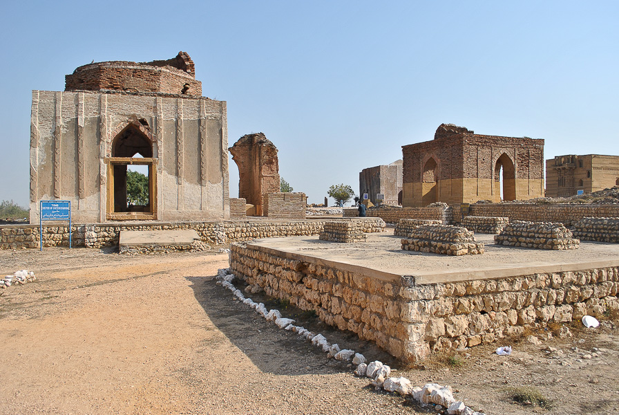 Thatta, Pakistan: Traditional and Historical Architecture